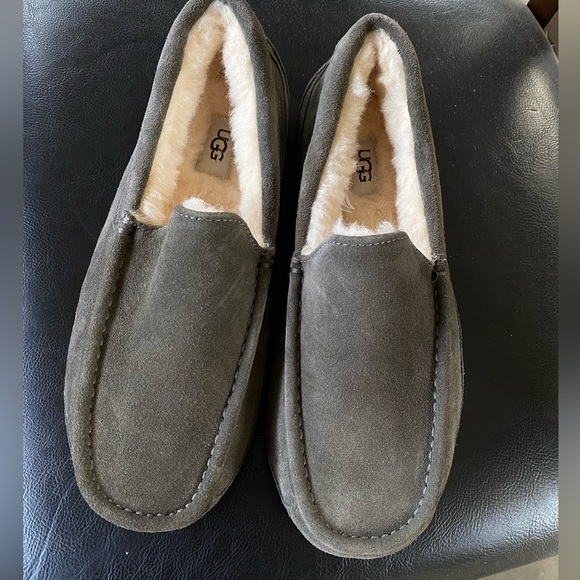 UGG | Shoes | Ugg Slippers Size 9 | Poshmark